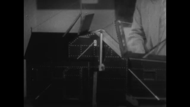 1890s: Scale model of Edison built house sized camera, the Kineticgraph ...