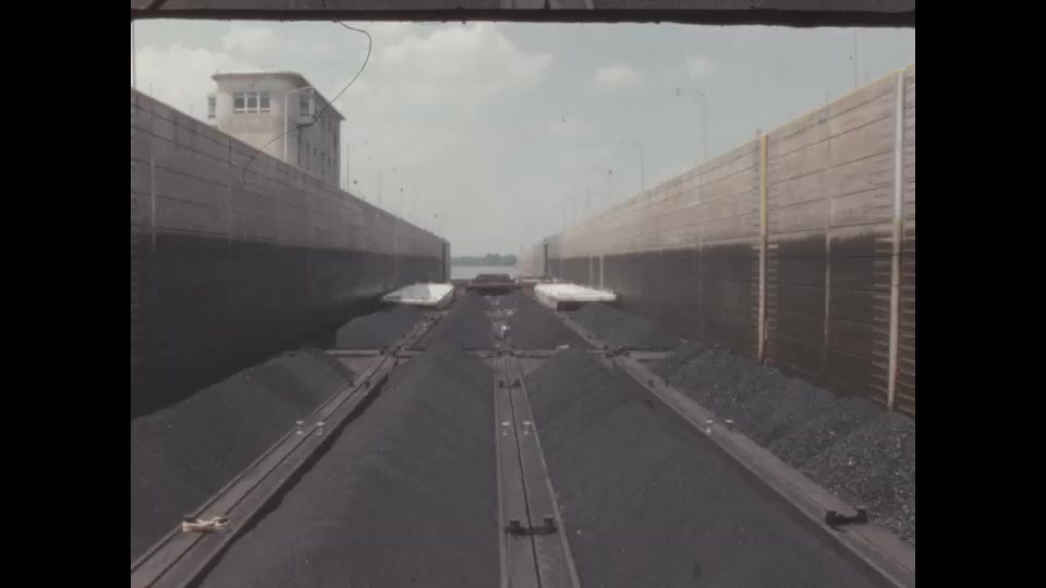 1960s: Barge floats into lock. – Archival Footage