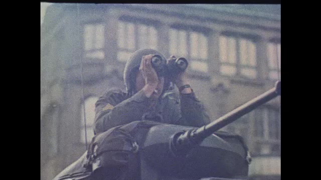 1960s: American soldiers at the Berlin Wall. Soldier looks through ...